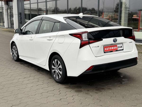 White Toyota Prius 2019 in Vilnius, with an engine capacity of 1.80 L and mileage of 259 thousand km for 11950 €, photo 8 on AUTOMOTO.COM.LV