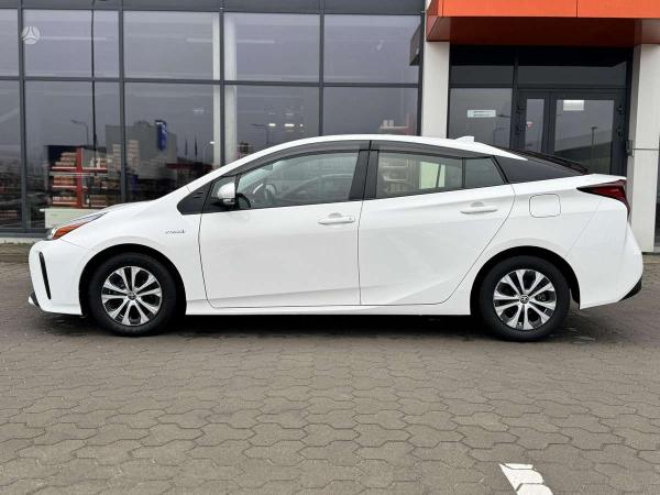 White Toyota Prius 2019 in Vilnius, with an engine capacity of 1.80 L and mileage of 259 thousand km for 11950 €, photo 9 on AUTOMOTO.COM.LV