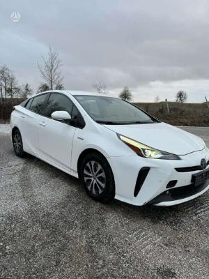 White Toyota Prius 2020 in Kaunas, with an engine capacity of 1.80 L and mileage of 339 thousand km for 9850 €, photo 4 on AUTOMOTO.COM.LV
