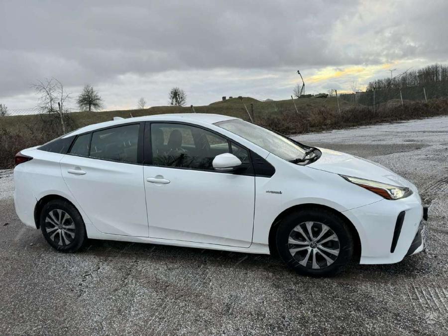 Balts Toyota Prius 2020 Kauņa, ar dzinēja tilpumu 1.80 L un nobraukumu 339 tūkst. km par 9850 €, foto 3 vietnē AUTOMOTO.COM.LV