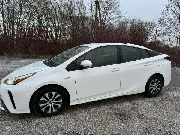 White Toyota Prius 2020 in Kaunas, with an engine capacity of 1.80 L and mileage of 349 thousand km for 9250 €, photo 2 on AUTOMOTO.COM.LV