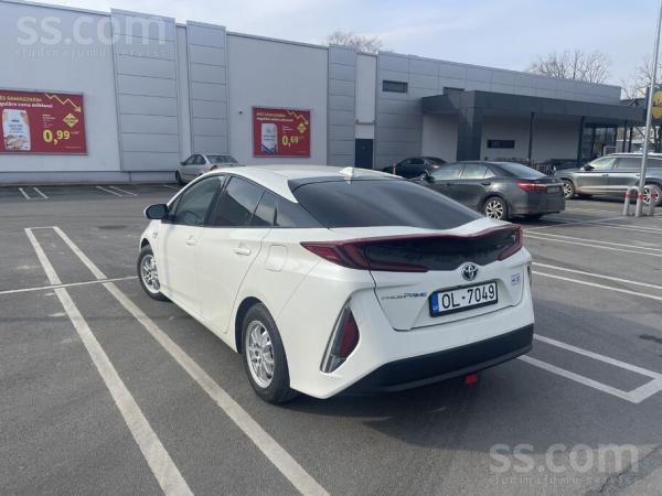 Белый Тойота Приус 2020 в Елгава, объемом двигателя 1.80 л и пробегом 48 тыс. км за 21500 €, фото 2 на AUTOMOTO.COM.LV