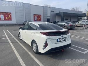 Белый Тойота Приус 2020 в Елгава, объемом двигателя 1.80 л и пробегом 48 тыс. км за 21500 €, фото 3 на AUTOMOTO.COM.LV