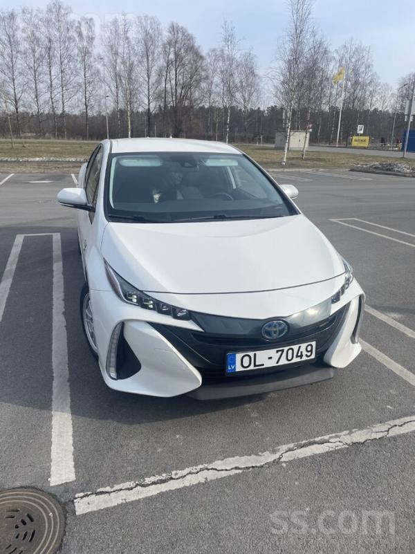 Белый Тойота Приус 2020 в Елгава, объемом двигателя 1.80 л и пробегом 48 тыс. км за 21500 €, фото 3 на AUTOMOTO.COM.LV