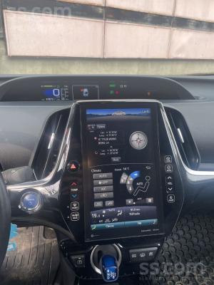 Белый Тойота Приус 2020 в Елгава, объемом двигателя 1.80 л и пробегом 48 тыс. км за 21500 €, фото 6 на AUTOMOTO.COM.LV