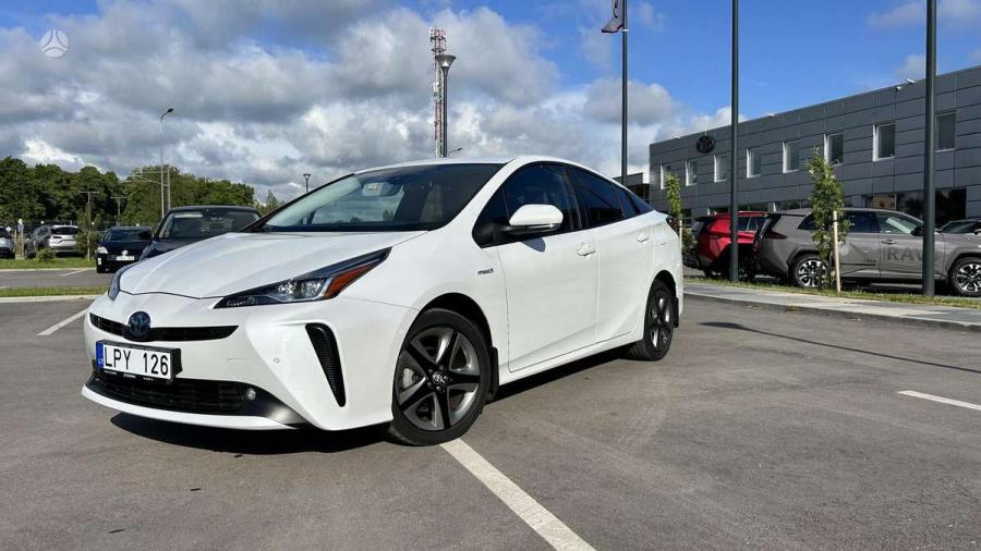 Balts Toyota Prius 2020 Klaipėda, ar dzinēja tilpumu 1.80 L un nobraukumu 55 tūkst. km par 21100 €, foto 3 vietnē AUTOMOTO.COM.LV
