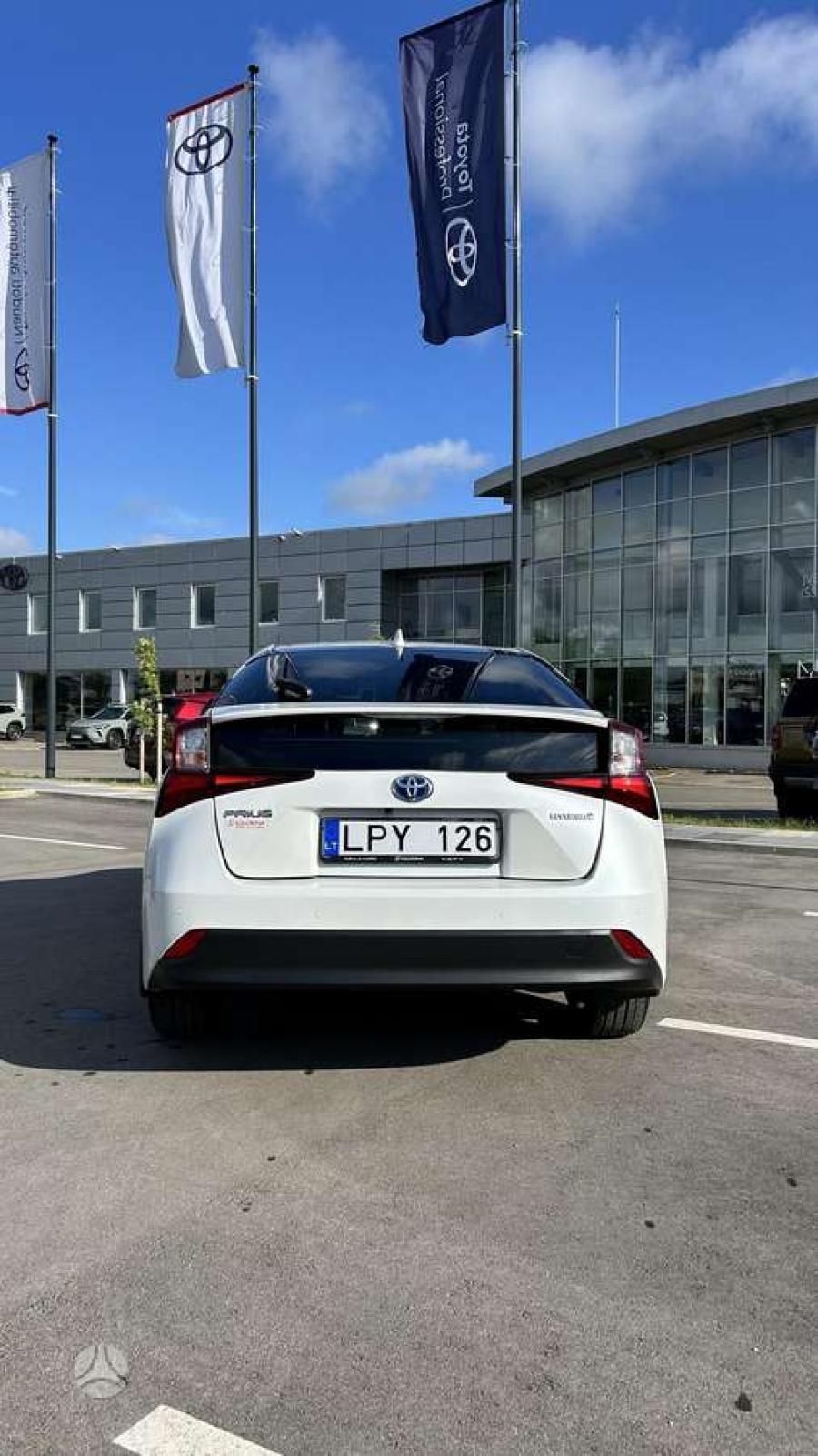 Balts Toyota Prius 2020 Klaipėda, ar dzinēja tilpumu 1.80 L un nobraukumu 55 tūkst. km par 21100 €, foto 14 vietnē AUTOMOTO.COM.LV