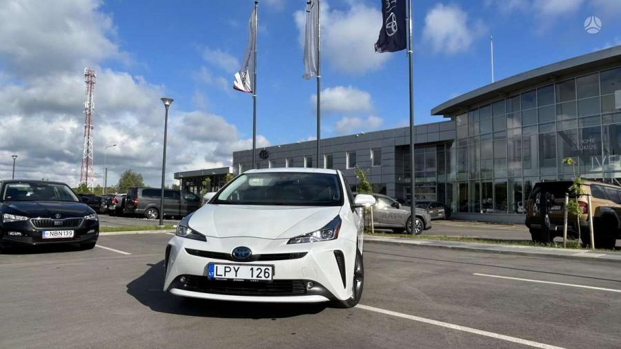 Balts Toyota Prius 2020 Klaipėda, ar dzinēja tilpumu 1.80 L un nobraukumu 55 tūkst. km par 21100 €, foto 17 vietnē AUTOMOTO.COM.LV