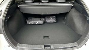 Balts Toyota Prius 2020 Klaipėda, ar dzinēja tilpumu 1.80 L un nobraukumu 55 tūkst. km par 21100 €, foto 47 vietnē AUTOMOTO.COM.LV