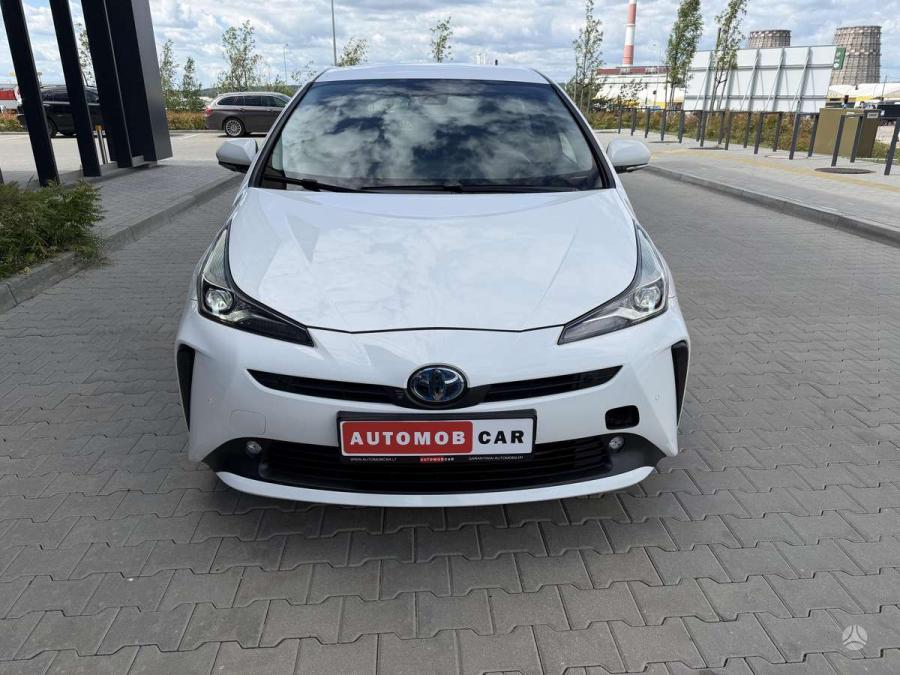 Balts Toyota Prius 2021 Viļņa, ar dzinēja tilpumu 1.80 L un nobraukumu 120 tūkst. km par 17720 €, foto 3 vietnē AUTOMOTO.COM.LV