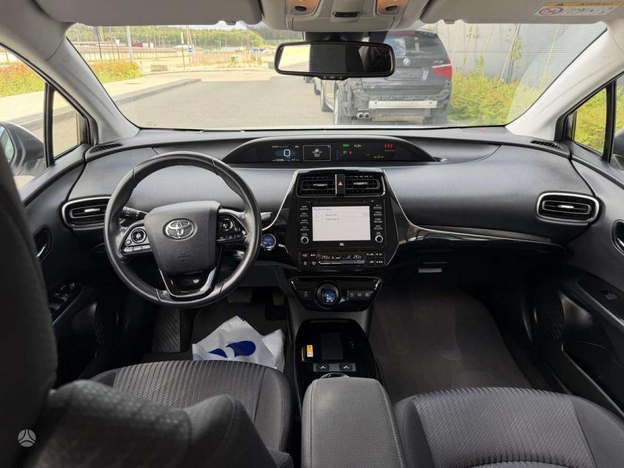 Balts Toyota Prius 2021 Viļņa, ar dzinēja tilpumu 1.80 L un nobraukumu 120 tūkst. km par 17720 €, foto 12 vietnē AUTOMOTO.COM.LV