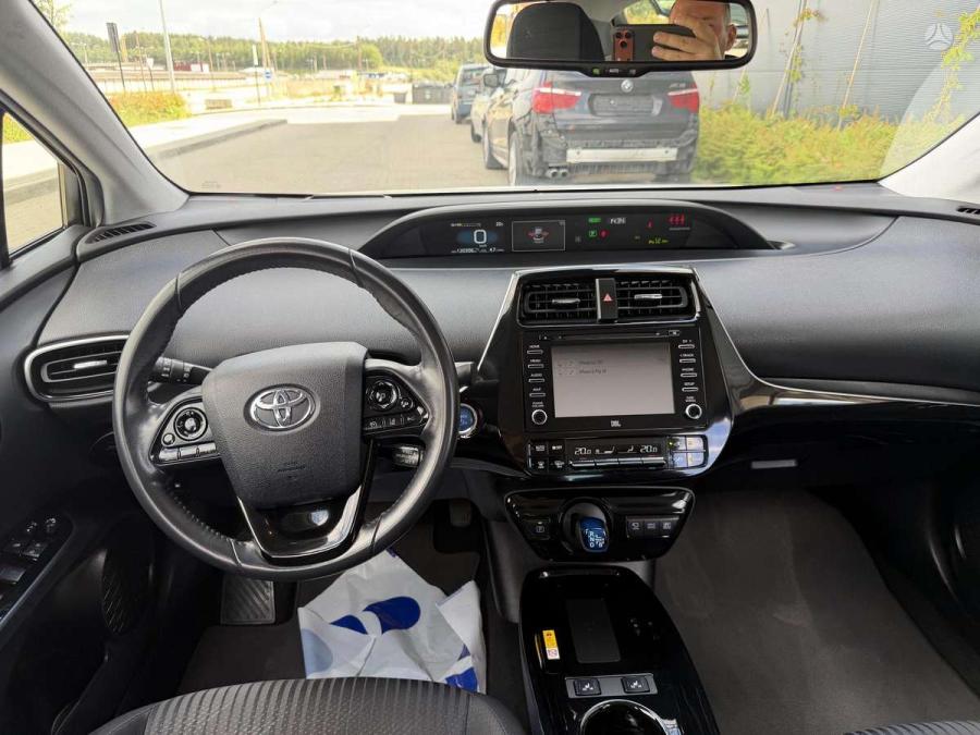 Balts Toyota Prius 2021 Viļņa, ar dzinēja tilpumu 1.80 L un nobraukumu 120 tūkst. km par 17720 €, foto 13 vietnē AUTOMOTO.COM.LV