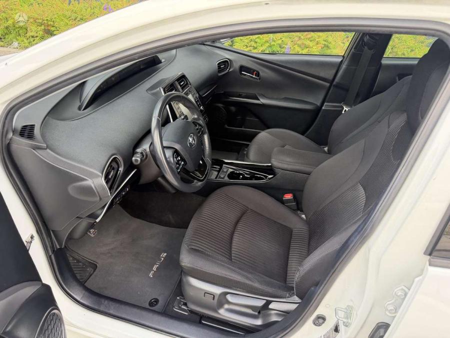 Balts Toyota Prius 2021 Viļņa, ar dzinēja tilpumu 1.80 L un nobraukumu 120 tūkst. km par 17720 €, foto 17 vietnē AUTOMOTO.COM.LV