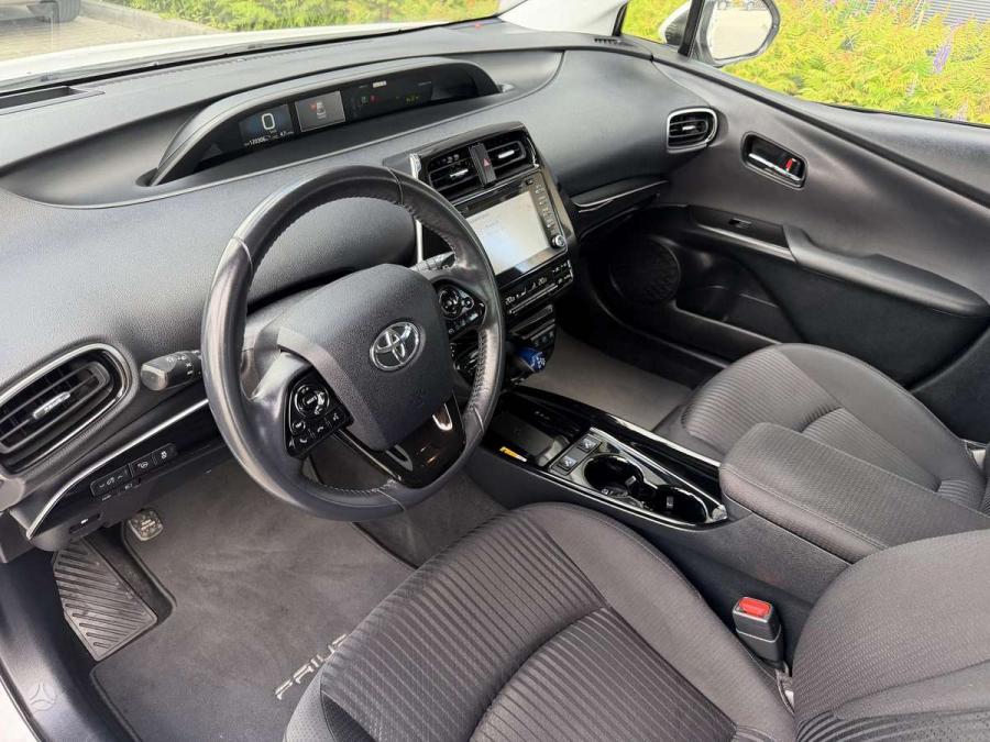Balts Toyota Prius 2021 Viļņa, ar dzinēja tilpumu 1.80 L un nobraukumu 120 tūkst. km par 17720 €, foto 18 vietnē AUTOMOTO.COM.LV