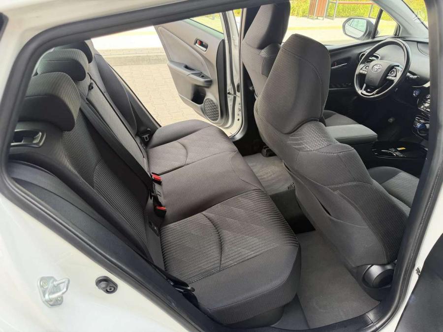 Balts Toyota Prius 2021 Viļņa, ar dzinēja tilpumu 1.80 L un nobraukumu 120 tūkst. km par 17720 €, foto 24 vietnē AUTOMOTO.COM.LV