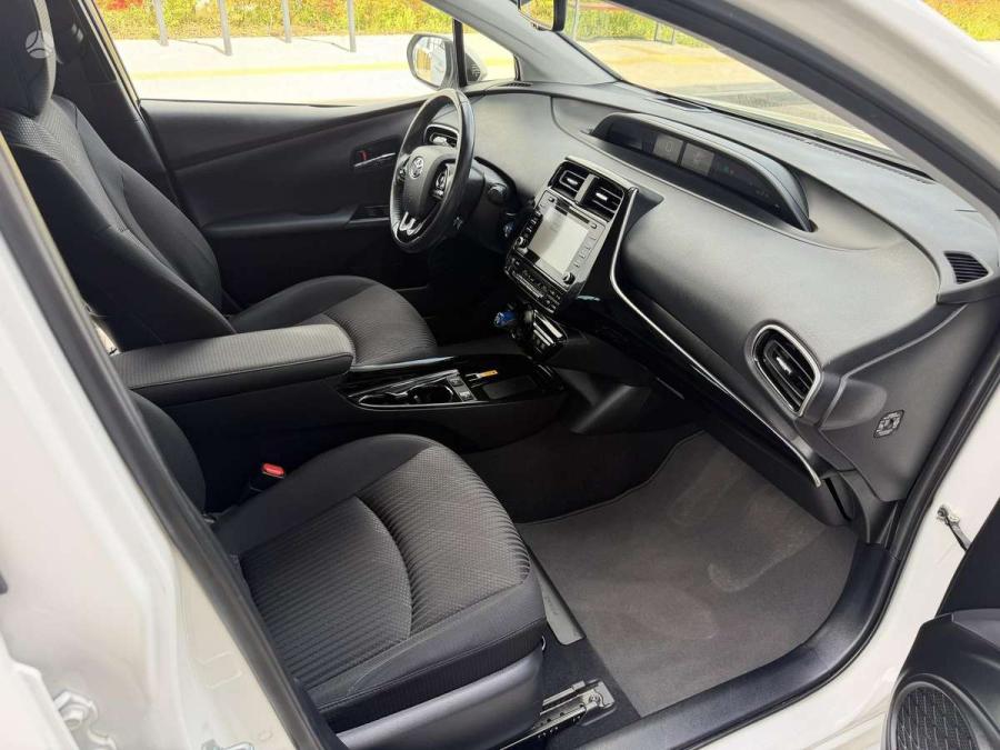 Balts Toyota Prius 2021 Viļņa, ar dzinēja tilpumu 1.80 L un nobraukumu 120 tūkst. km par 17720 €, foto 26 vietnē AUTOMOTO.COM.LV