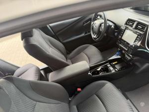 Balts Toyota Prius 2021 Viļņa, ar dzinēja tilpumu 1.80 L un nobraukumu 120 tūkst. km par 17720 €, foto 30 vietnē AUTOMOTO.COM.LV