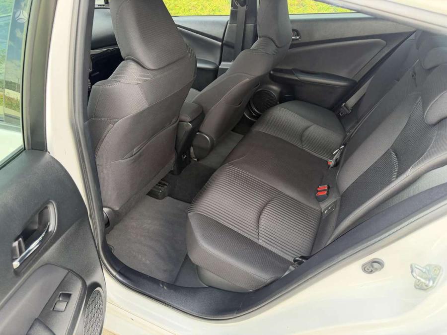 Balts Toyota Prius 2021 Viļņa, ar dzinēja tilpumu 1.80 L un nobraukumu 120 tūkst. km par 17720 €, foto 31 vietnē AUTOMOTO.COM.LV
