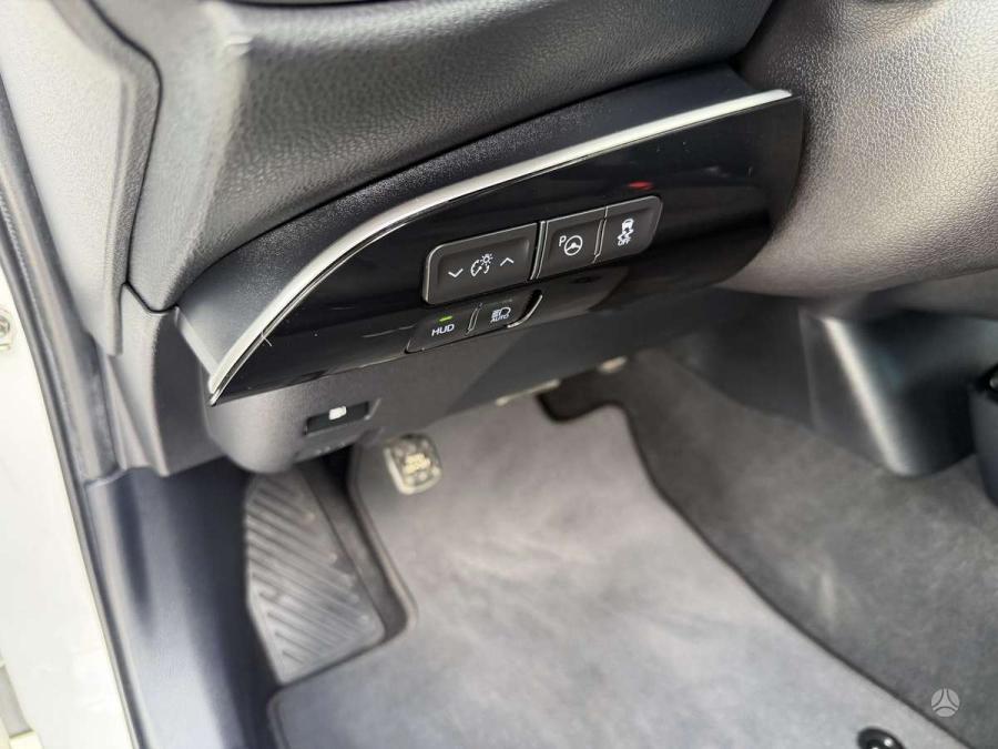 Balts Toyota Prius 2021 Viļņa, ar dzinēja tilpumu 1.80 L un nobraukumu 120 tūkst. km par 17720 €, foto 34 vietnē AUTOMOTO.COM.LV