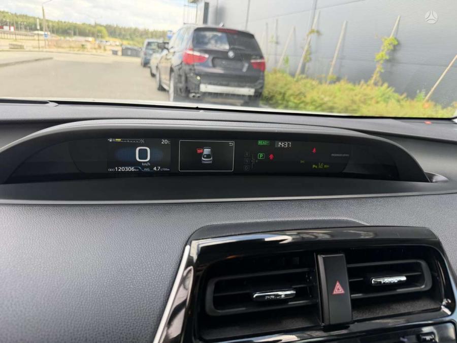 Balts Toyota Prius 2021 Viļņa, ar dzinēja tilpumu 1.80 L un nobraukumu 120 tūkst. km par 17720 €, foto 37 vietnē AUTOMOTO.COM.LV
