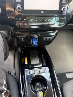 Balts Toyota Prius 2021 Viļņa, ar dzinēja tilpumu 1.80 L un nobraukumu 120 tūkst. km par 17720 €, foto 39 vietnē AUTOMOTO.COM.LV