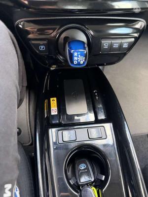 Balts Toyota Prius 2021 Viļņa, ar dzinēja tilpumu 1.80 L un nobraukumu 120 tūkst. km par 17720 €, foto 43 vietnē AUTOMOTO.COM.LV