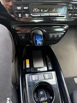 Balts Toyota Prius 2021 Viļņa, ar dzinēja tilpumu 1.80 L un nobraukumu 120 tūkst. km par 17720 €, foto 45 vietnē AUTOMOTO.COM.LV