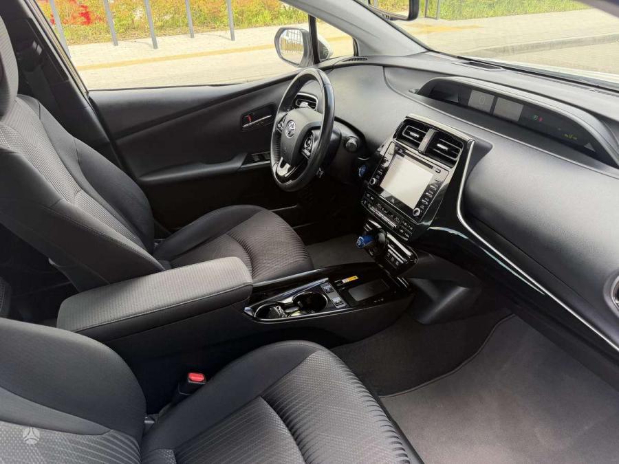 Balts Toyota Prius 2021 Viļņa, ar dzinēja tilpumu 1.80 L un nobraukumu 120 tūkst. km par 17720 €, foto 49 vietnē AUTOMOTO.COM.LV
