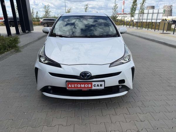 Balts Toyota Prius 2021 Viļņa, ar dzinēja tilpumu 1.80 L un nobraukumu 120 tūkst. km par 17720 €, foto 2 vietnē AUTOMOTO.COM.LV