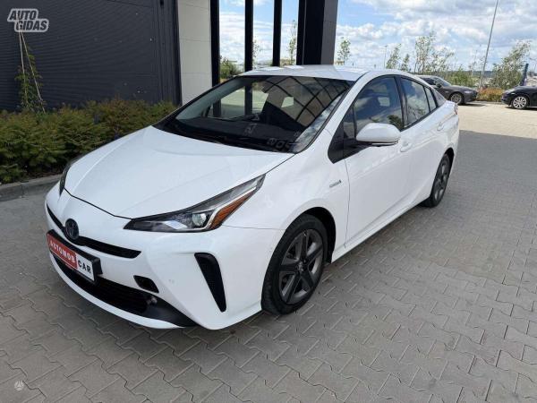 Balts Toyota Prius 2021 Viļņa, ar dzinēja tilpumu 1.80 L un nobraukumu 120 tūkst. km par 17720 €, foto 4 vietnē AUTOMOTO.COM.LV