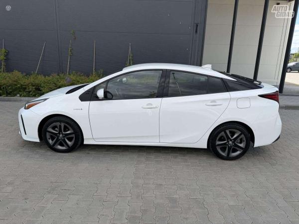 Balts Toyota Prius 2021 Viļņa, ar dzinēja tilpumu 1.80 L un nobraukumu 120 tūkst. km par 17720 €, foto 6 vietnē AUTOMOTO.COM.LV