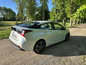 White Toyota Prius 2022 in Kaunas, with an engine capacity of 1.80 L and mileage of 27 thousand km for 16700 €, photo 8 on AUTOMOTO.COM.LV