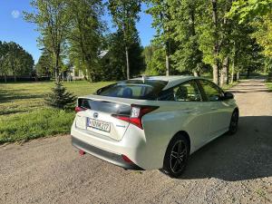 White Toyota Prius 2022 in Kaunas, with an engine capacity of 1.80 L and mileage of 27 thousand km for 16700 €, photo 9 on AUTOMOTO.COM.LV