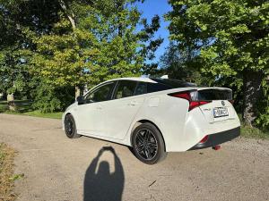 White Toyota Prius 2022 in Kaunas, with an engine capacity of 1.80 L and mileage of 27 thousand km for 16700 €, photo 12 on AUTOMOTO.COM.LV