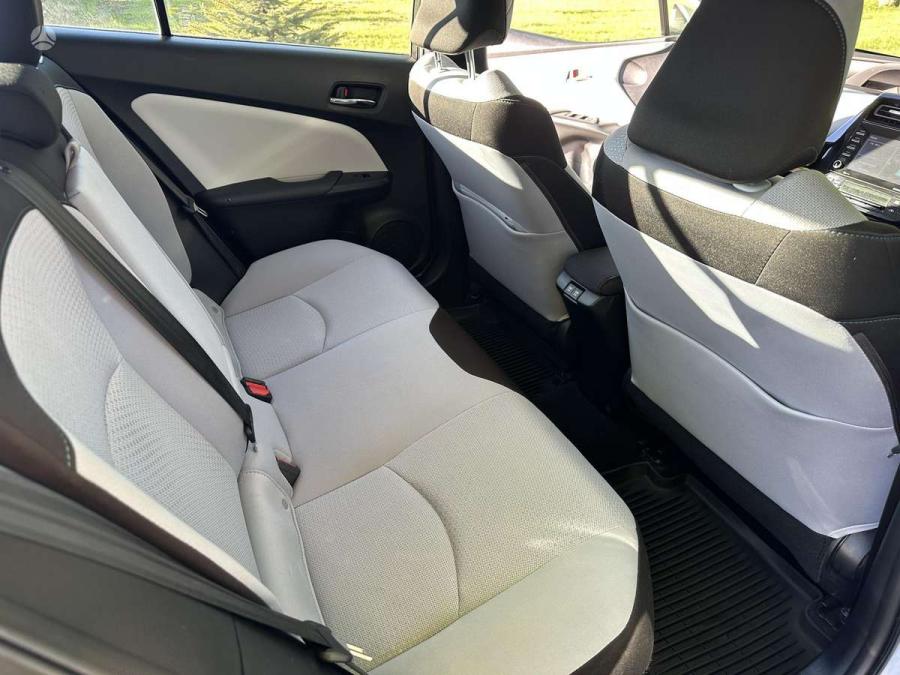 White Toyota Prius 2022 in Kaunas, with an engine capacity of 1.80 L and mileage of 27 thousand km for 16700 €, photo 17 on AUTOMOTO.COM.LV