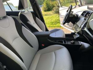 White Toyota Prius 2022 in Kaunas, with an engine capacity of 1.80 L and mileage of 27 thousand km for 16700 €, photo 19 on AUTOMOTO.COM.LV