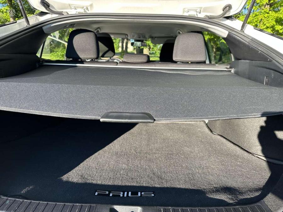 White Toyota Prius 2022 in Kaunas, with an engine capacity of 1.80 L and mileage of 27 thousand km for 16700 €, photo 21 on AUTOMOTO.COM.LV