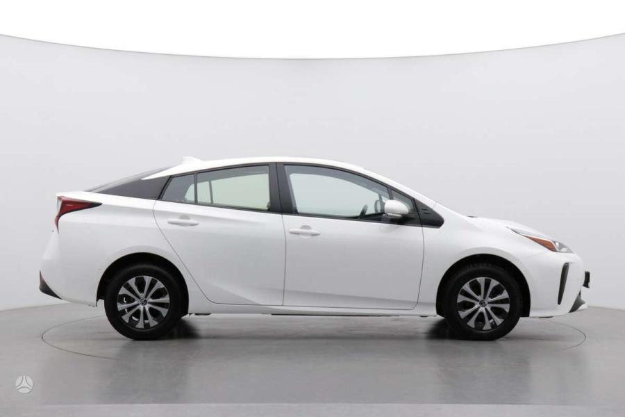 White Toyota Prius 2023 in Vilnius, with an engine capacity of 1.80 L and mileage of 32 thousand km for 25900 €, photo 17 on AUTOMOTO.COM.LV