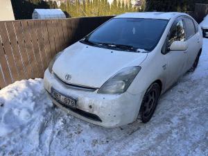 Balts Toyota Prius 2007 Šauļi, ar dzinēja tilpumu 1.50 L un nobraukumu 350 tūkst. km par 1300 €, foto  vietnē AUTOMOTO.COM.LV