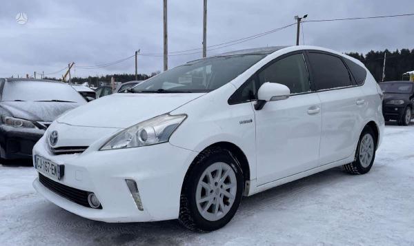 White Toyota Prius 2012 in Vilnius, with an engine capacity of 1.80 L and mileage of 265 thousand km for 8950 €, photo 2 on AUTOMOTO.COM.LV