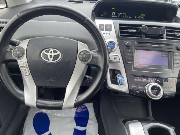 White Toyota Prius 2012 in Vilnius, with an engine capacity of 1.80 L and mileage of 265 thousand km for 8950 €, photo 6 on AUTOMOTO.COM.LV