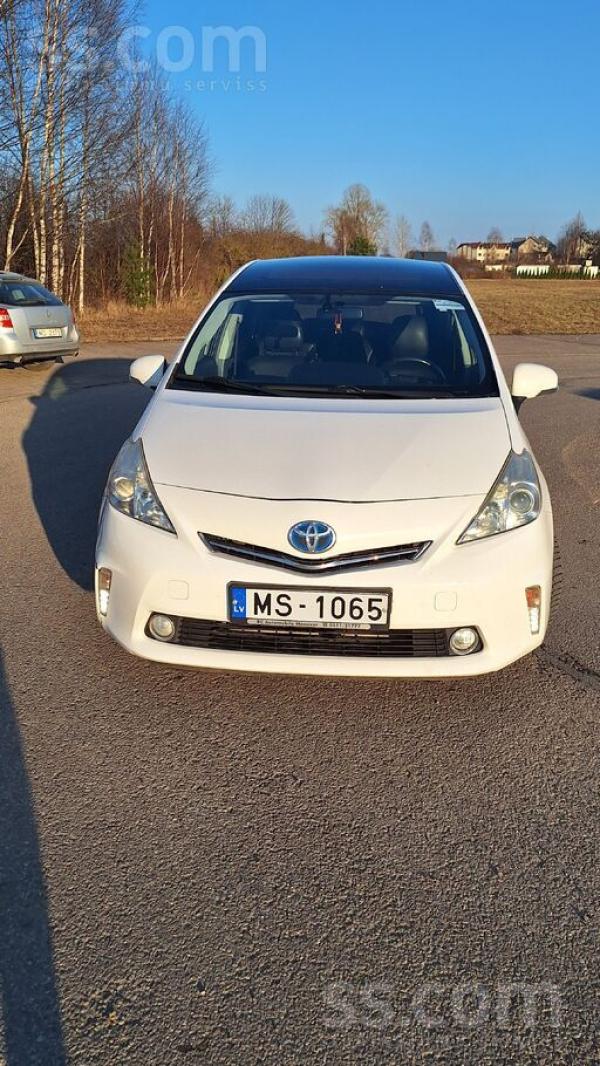 Balts Toyota Prius 2012 Rīga, ar dzinēja tilpumu 1.80 L un nobraukumu 266 tūkst. km par 6500 €, foto 1 vietnē AUTOMOTO.COM.LV
