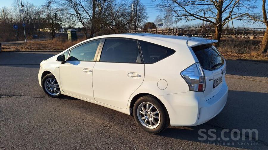 Balts Toyota Prius 2012 Rīga, ar dzinēja tilpumu 1.80 L un nobraukumu 266 tūkst. km par 6500 €, foto 2 vietnē AUTOMOTO.COM.LV