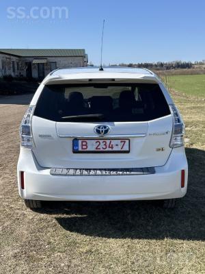 Balts Toyota Prius 2012 Daugavpils, ar dzinēja tilpumu 1.80 L un nobraukumu 280 tūkst. km par 6900 €, foto 4 vietnē AUTOMOTO.COM.LV