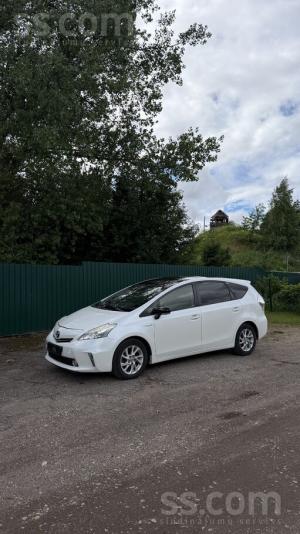 White Toyota Prius 2012 in Daugavpils, with an engine capacity of 1.80 L and mileage of 284 thousand km for 7200 €, photo 3 on AUTOMOTO.COM.LV