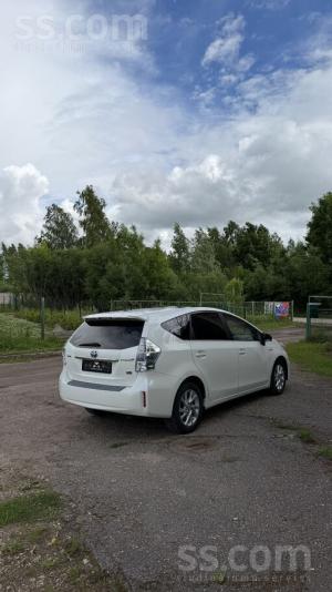 White Toyota Prius 2012 in Daugavpils, with an engine capacity of 1.80 L and mileage of 284 thousand km for 7200 €, photo 7 on AUTOMOTO.COM.LV