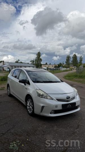 White Toyota Prius 2012 in Daugavpils, with an engine capacity of 1.80 L and mileage of 284 thousand km for 7200 €, photo 8 on AUTOMOTO.COM.LV