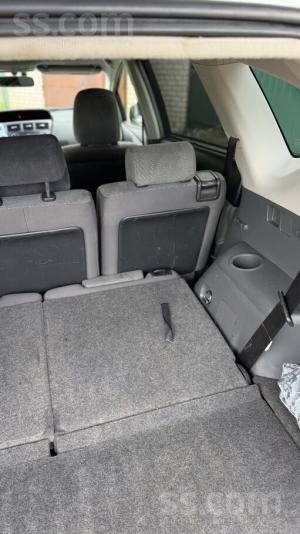 White Toyota Prius 2012 in Daugavpils, with an engine capacity of 1.80 L and mileage of 284 thousand km for 7200 €, photo 10 on AUTOMOTO.COM.LV