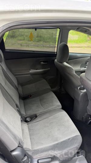 White Toyota Prius 2012 in Daugavpils, with an engine capacity of 1.80 L and mileage of 284 thousand km for 7200 €, photo 12 on AUTOMOTO.COM.LV