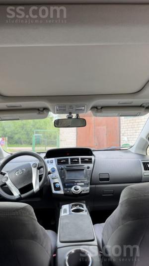 White Toyota Prius 2012 in Daugavpils, with an engine capacity of 1.80 L and mileage of 284 thousand km for 7200 €, photo 13 on AUTOMOTO.COM.LV
